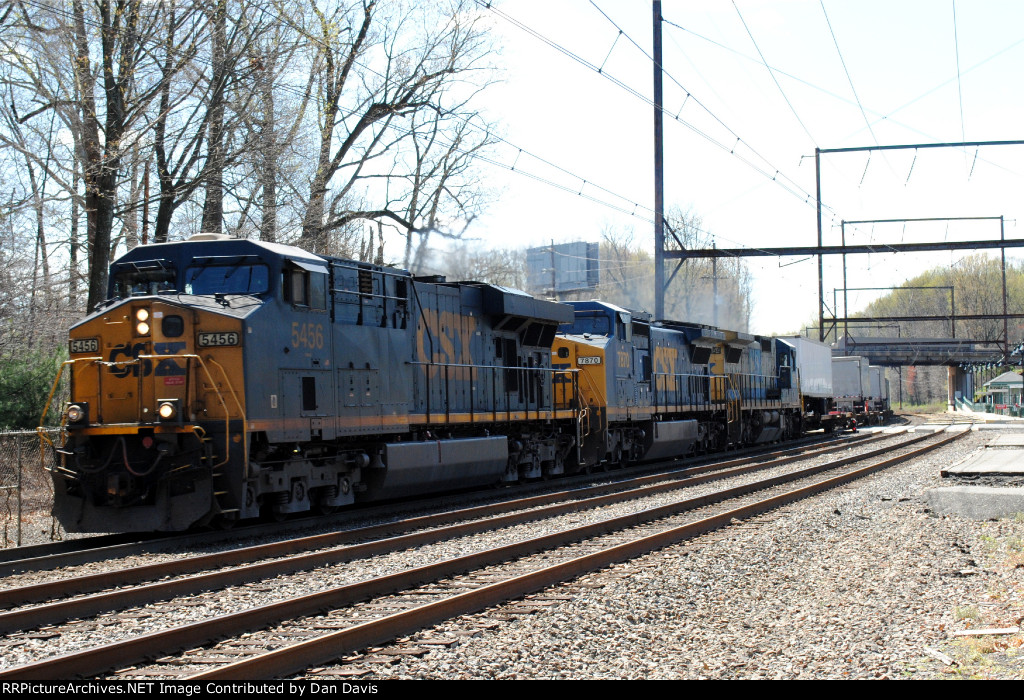 CSX ES40DC 5456 leads Q032-04